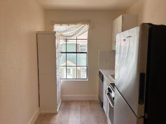 1 Br, 2 bath, Apartment 410 Randall Street