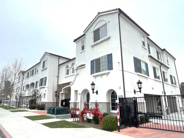2 Br, 2 bath, Other 521 ~ 575 N Erie Street