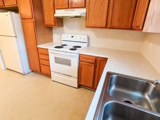 2 Br, 2 bath, Other 640 Canada Street