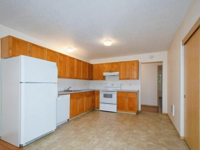 2 Br, 2 bath, Other 678 SE Hogan Rd