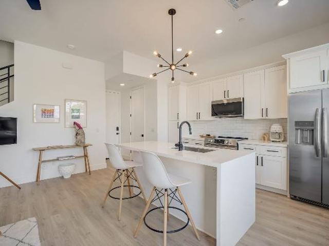 2 Br, 2 bath, Other 777 West Coolidge Street