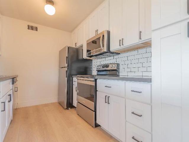 2 Br, 2 bath, Apartment 811 West Nutmeg Street