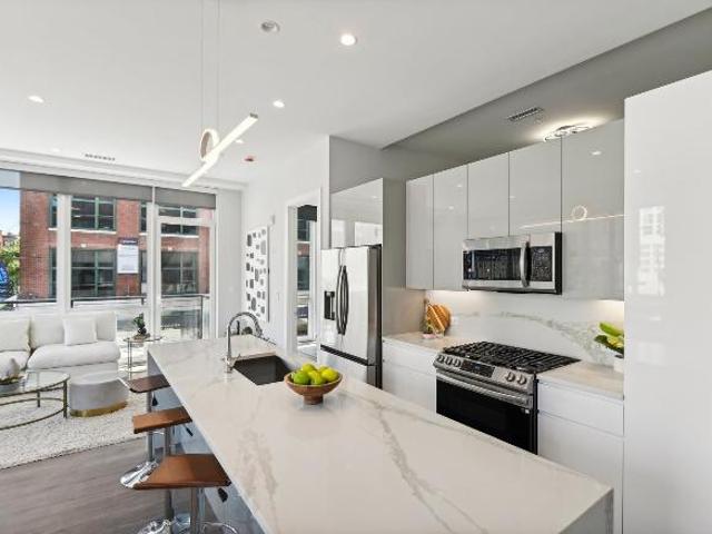 2 Br, 2 bath, Other 812 W Adams Street