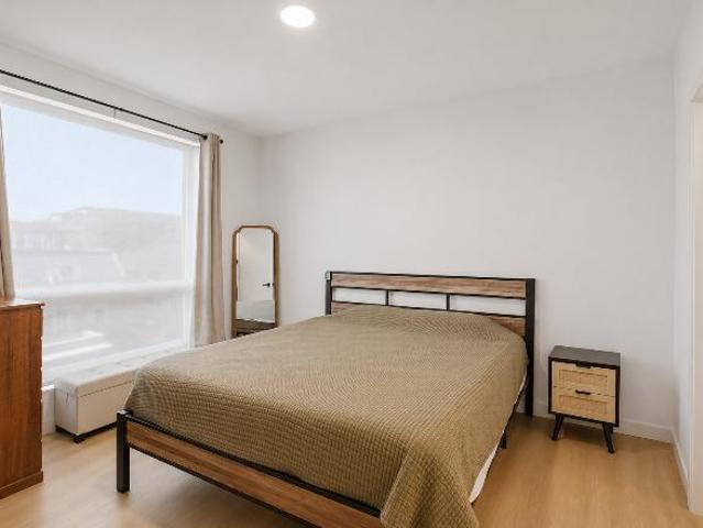 2 Br, 2 bath, Other 948 W Sunnyside Avenue