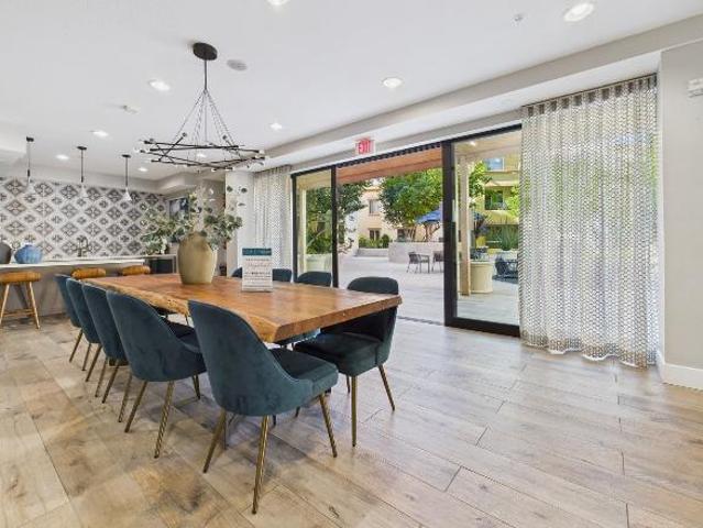 2 Br, 2 bath, Other 9733 Topanga Canyon Blvd