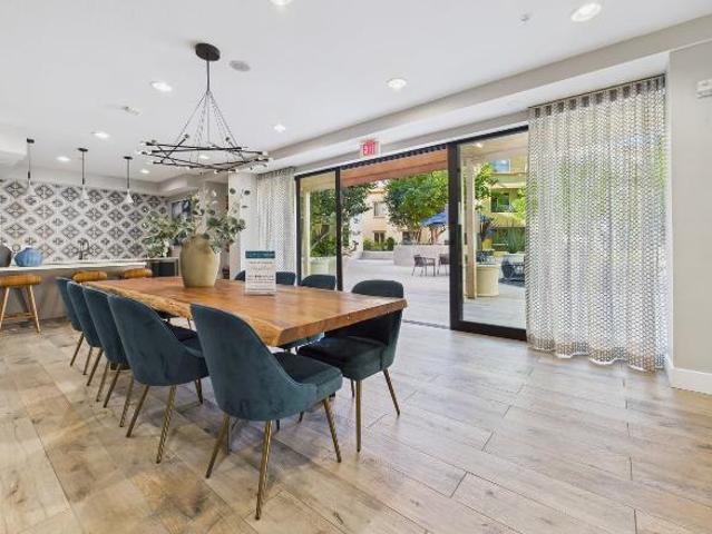 2 Br, 2 bath, Other 9733 Topanga Canyon Blvd