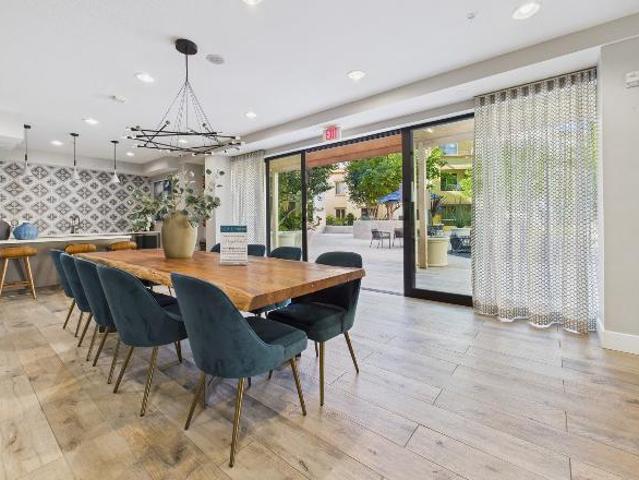 2 Br, 2 bath, Other 9733 Topanga Canyon Blvd