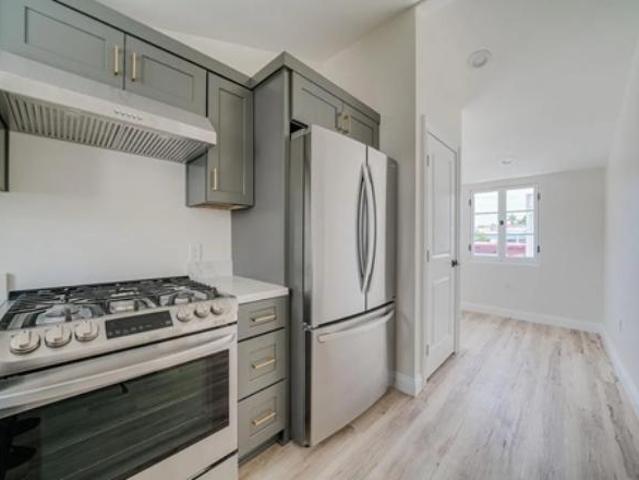 2 Br, 2 bath, Apartment 1014 South Hayworth Avenue