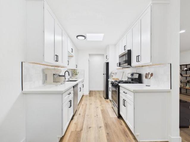 2 Br, 2 bath, Other 1185 Myra Ave