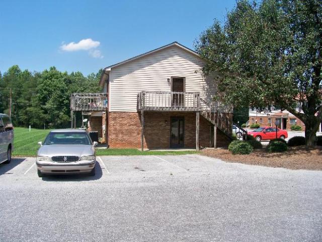 2 Br, 2 bath, Other 1303 Forest Knolls Cir