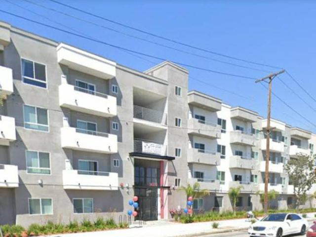 2 Br, 2 bath, Other 14333 Roscoe Blvd