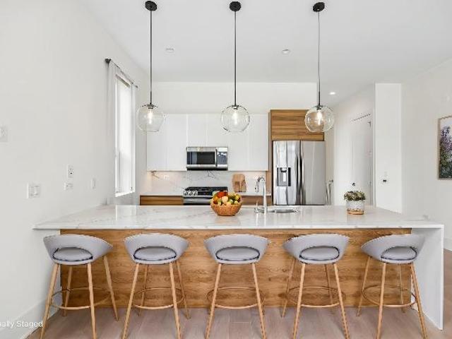 2 Br, 2 bath, Other 159 W North Ave