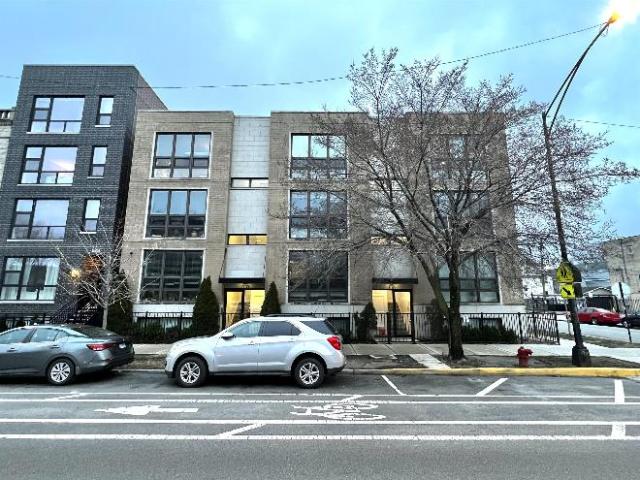 2 Br, 2 bath, Other 1701 North Kedzie Avenue