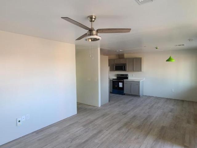 2 Br, 2 bath, Apartment 23 East Illini Street
