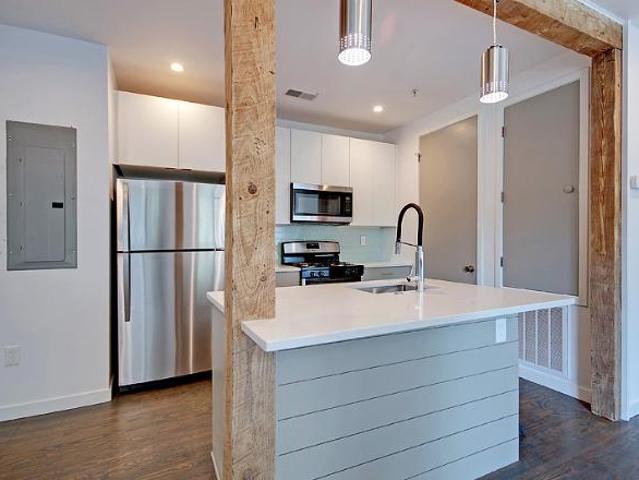 2 Br, 2 bath, Apartment 2000 Reynolds Avenue
