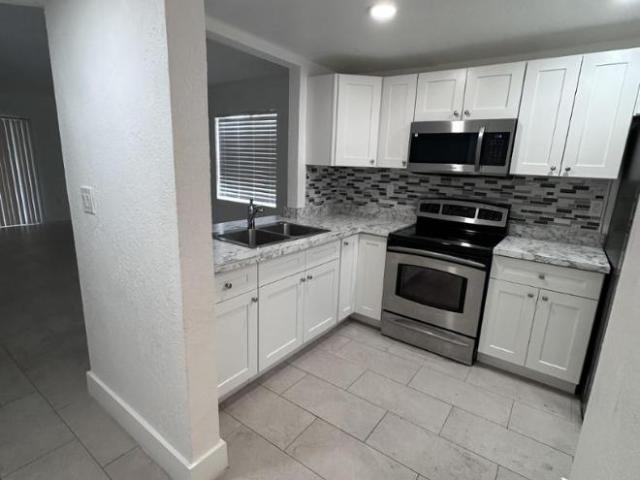 2 Br, 2 bath, Apartment 2070 Braman Ave