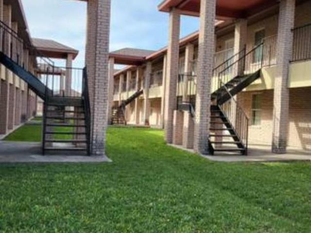 2 Br, 2 bath, Apartment 3011 Daffodil Ave