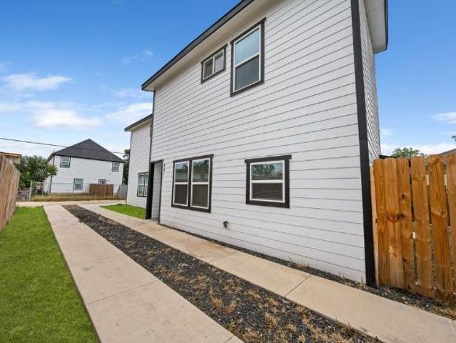 2 Br, 2 bath, Other 323 Gabriel