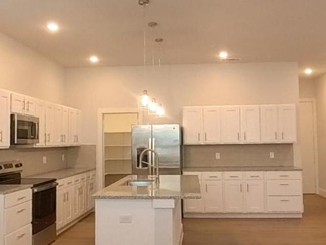 2 Br, 2 bath, Apartment 330 East Carson Street