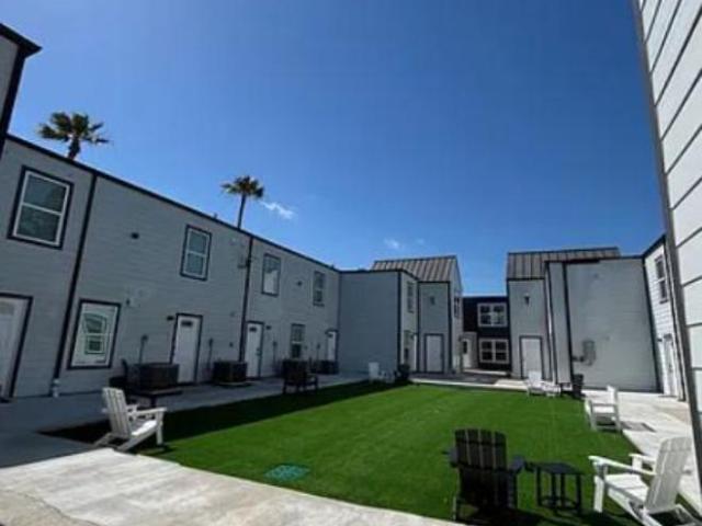 2 Br, 2 bath, Apartment 355 North 18th Street