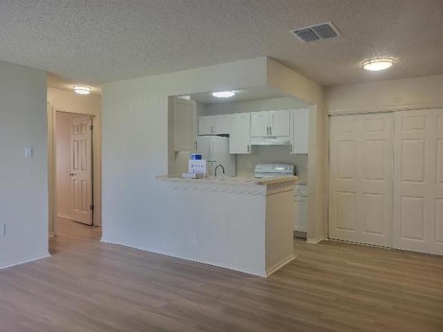 2 Br, 2 bath, Apartment 3811 Bowline Circle
