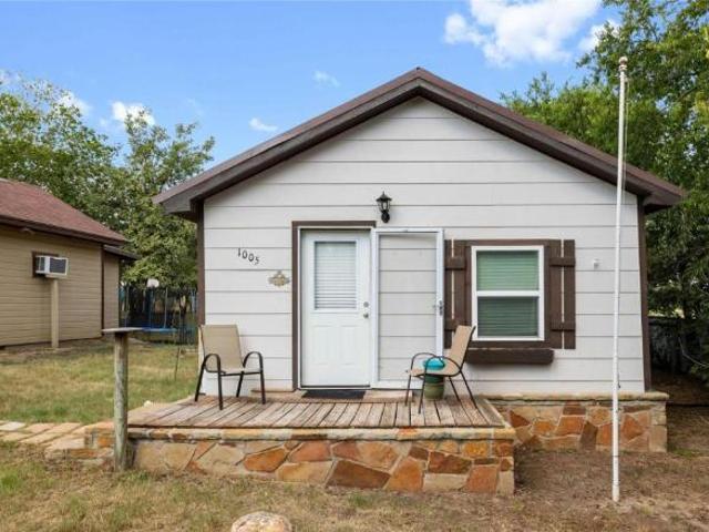 2 Br, 2 bath, Single Family Home 1105 S Mary St