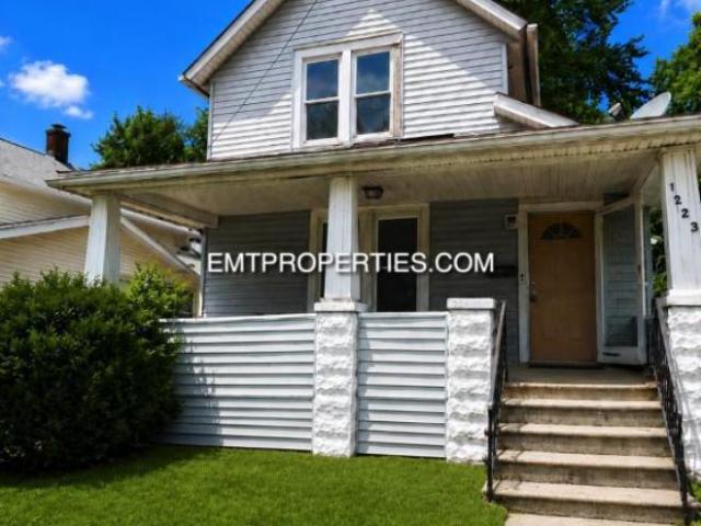 2 Br, 2 bath, Single Family Home 1220 West Erie Ave