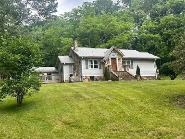 2 Br, 2 bath, Single Family Home 2195 Old Mountain Rd