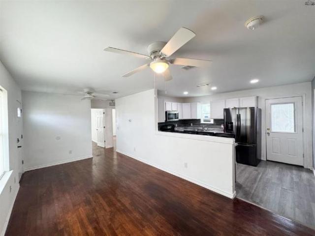 2 Br, 2 bath, Single Family Home 406 2nd St