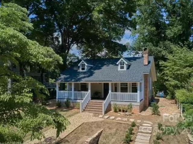 2 Br, 2 bath, Single Family 143 Broadway Ave