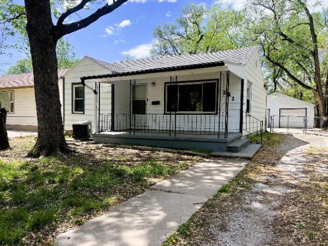 2 Br, 2 bath, Single Family 141 S Custer