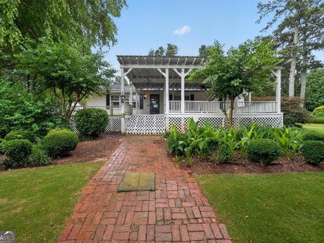 2 Br, 2 bath, Single Family 1455 Courtney Lane