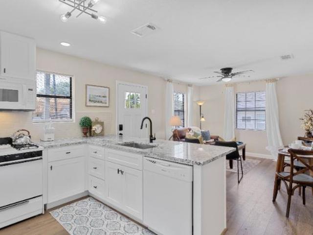 2 Br, 2 bath, Single Family 1505 N College St