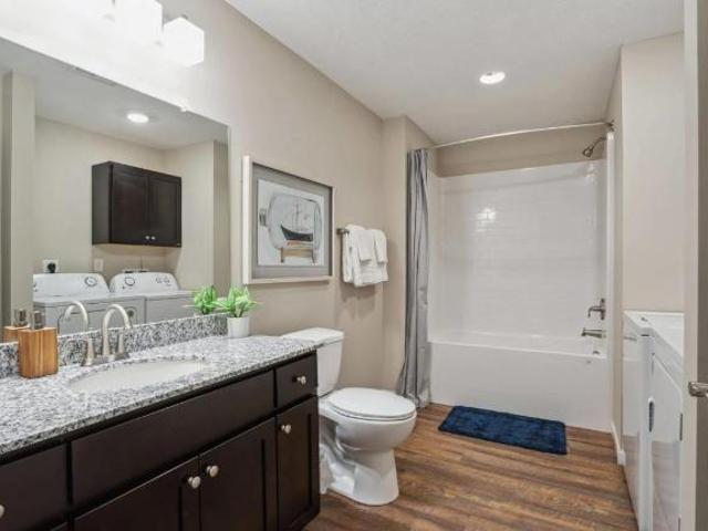 2 Br, 2 bath, Single Family 1520 W8 Market Place Dr