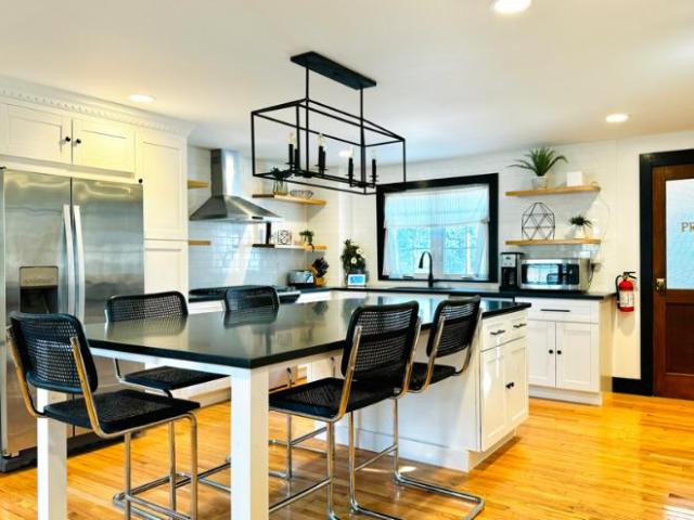 2 Br, 2 bath, Single Family 1597 Springfield Ave