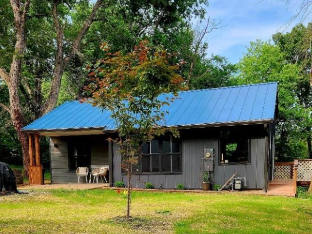 2 Br, 2 bath, Single Family 15 Edwards Lane