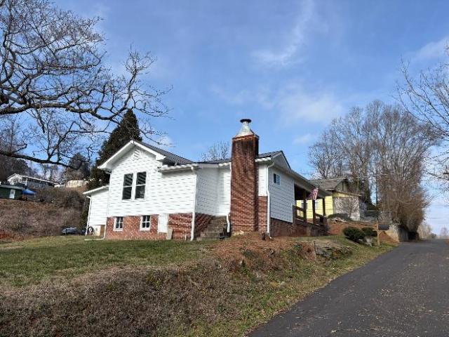 2 Br, 2 bath, Single Family 160 Seminary Cir