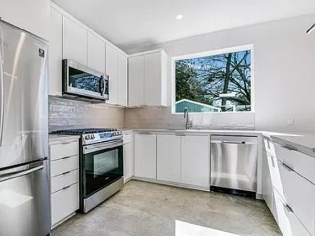 2 Br, 2 bath, Single Family 1701 W Saint Johns Ave