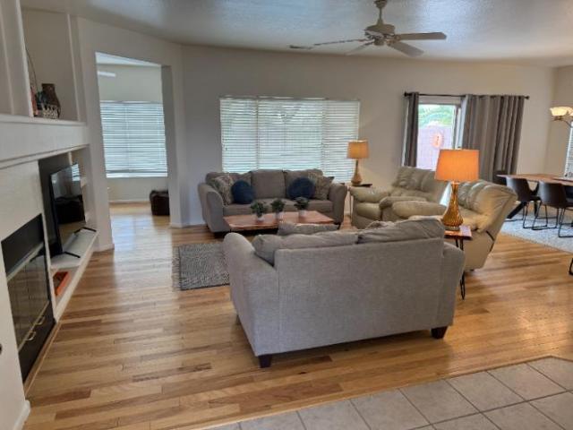 2 Br, 2 bath, Single Family 18261 N Summerbreeze Way