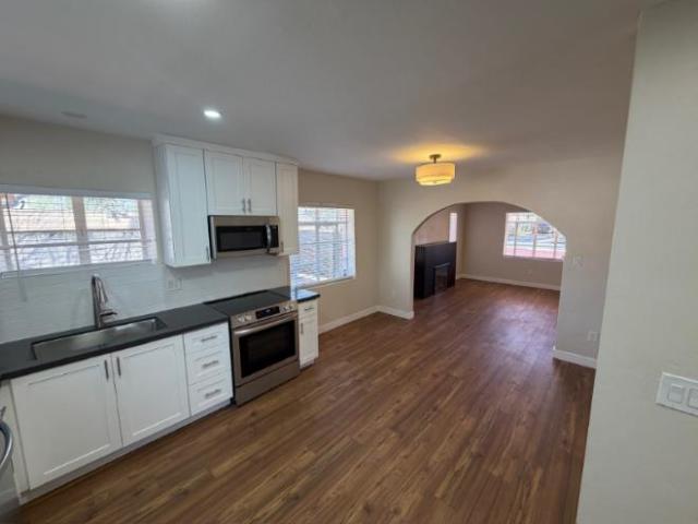 2 Br, 2 bath, Single Family 1827 E Linden Street
