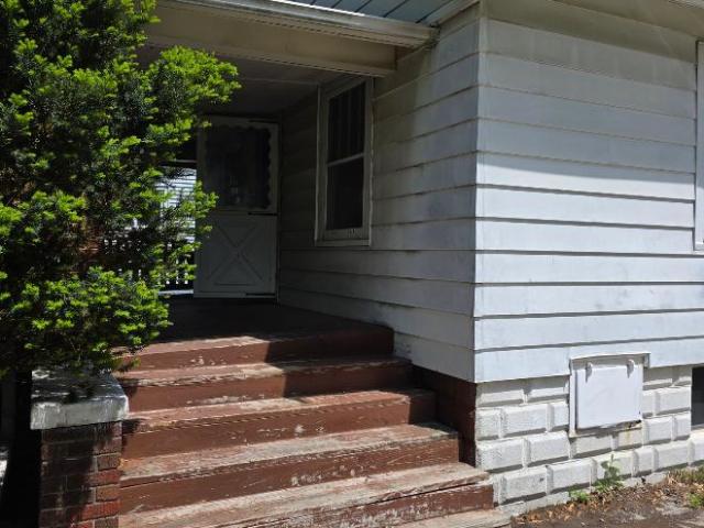 2 Br, 2 bath, Single Family 1830 N Lowber St