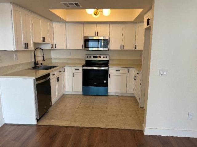 2 Br, 2 bath, Single Family 18408 Hatteras Street