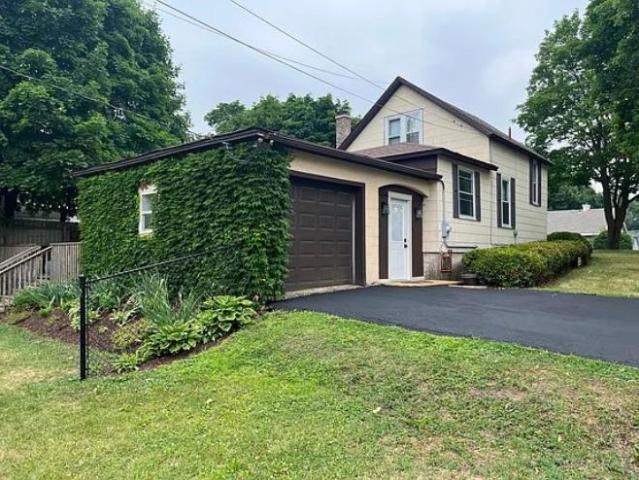 2 Br, 2 bath, Single Family 185 N Main St