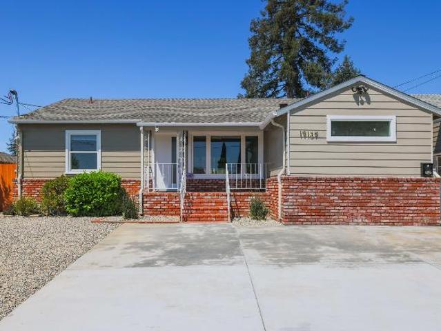 2 Br, 2 bath, Single Family 19139 Vaughn Ave