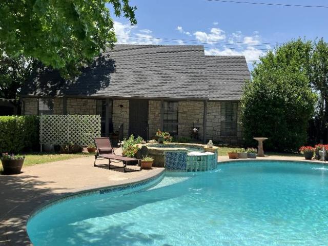 2 Br, 2 bath, Single Family 1916 Nighthawk Dr
