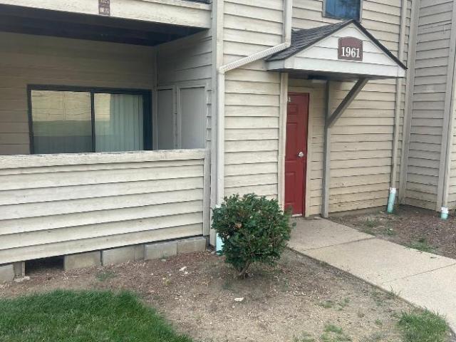 2 Br, 2 bath, Single Family 1961 N Hicks Rd