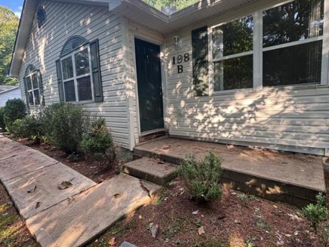 2 Br, 2 bath, Single Family 198 Valley St