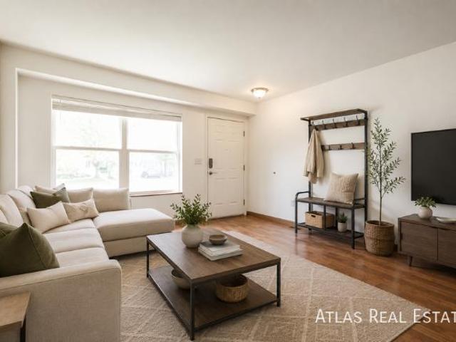 2 Br, 2 bath, Single Family 1995 Oakcrest Circle