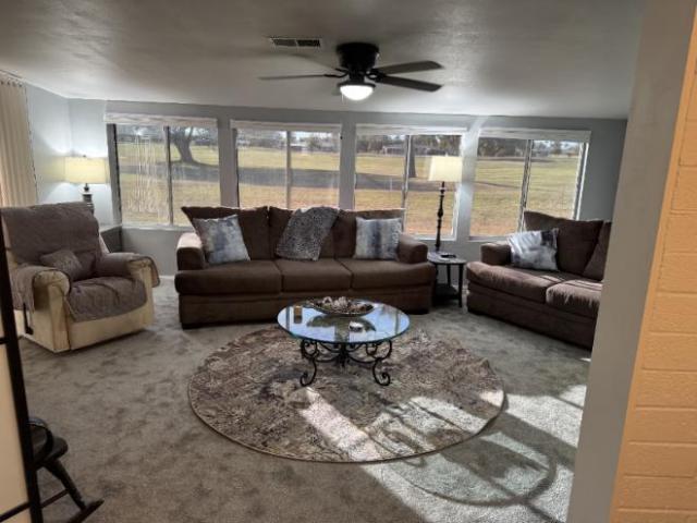 2 Br, 2 bath, Single Family 10022 W Lakeview Circle N