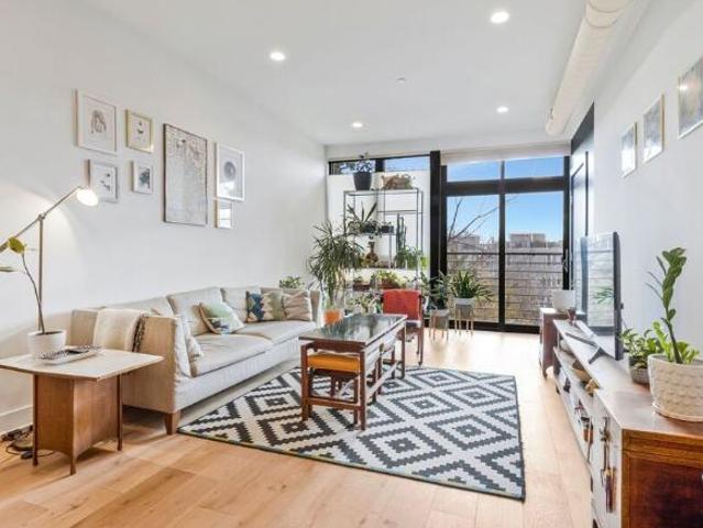 2 Br, 2 bath, Single Family 1012 Harvard St NW